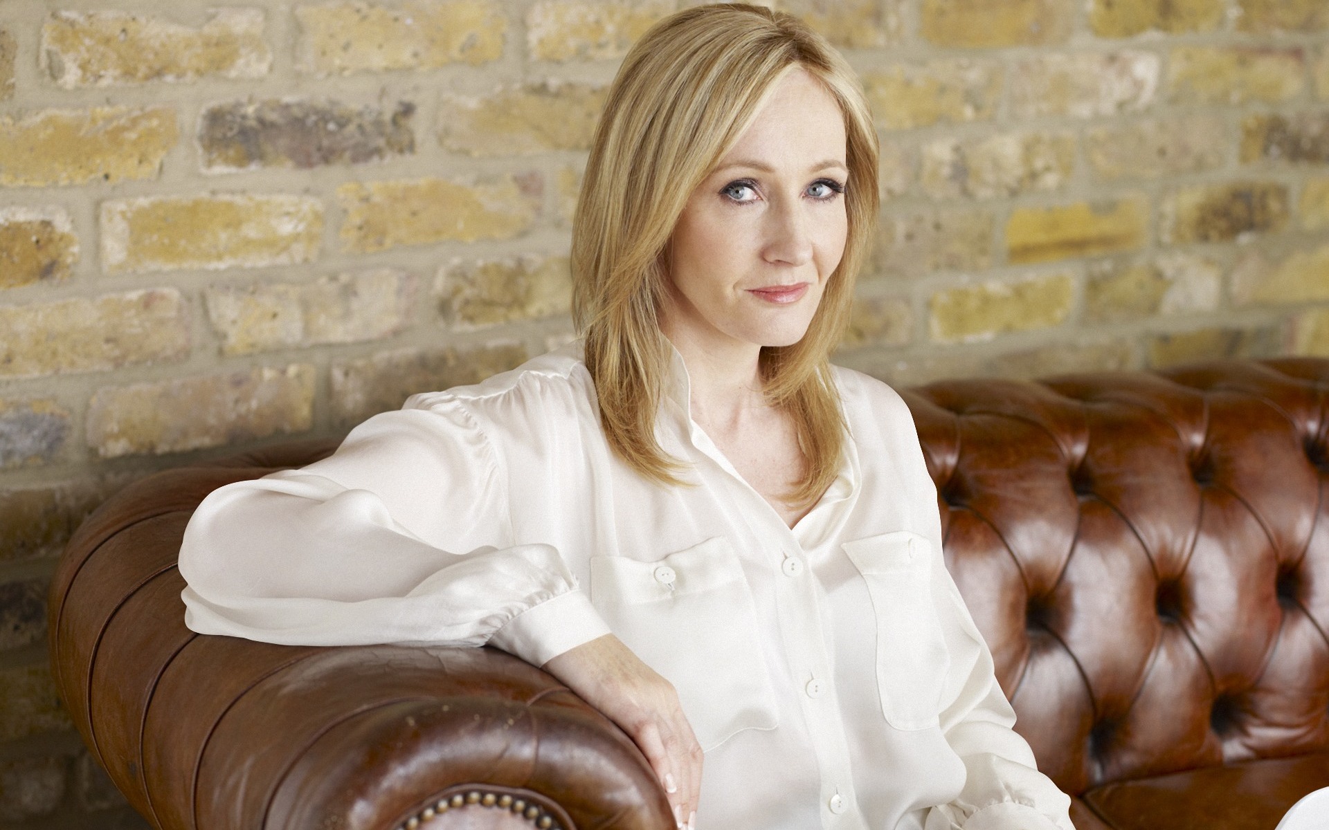 Harry Potter va a teatro: J. K. Rowling produce uno spettacolo per il ...